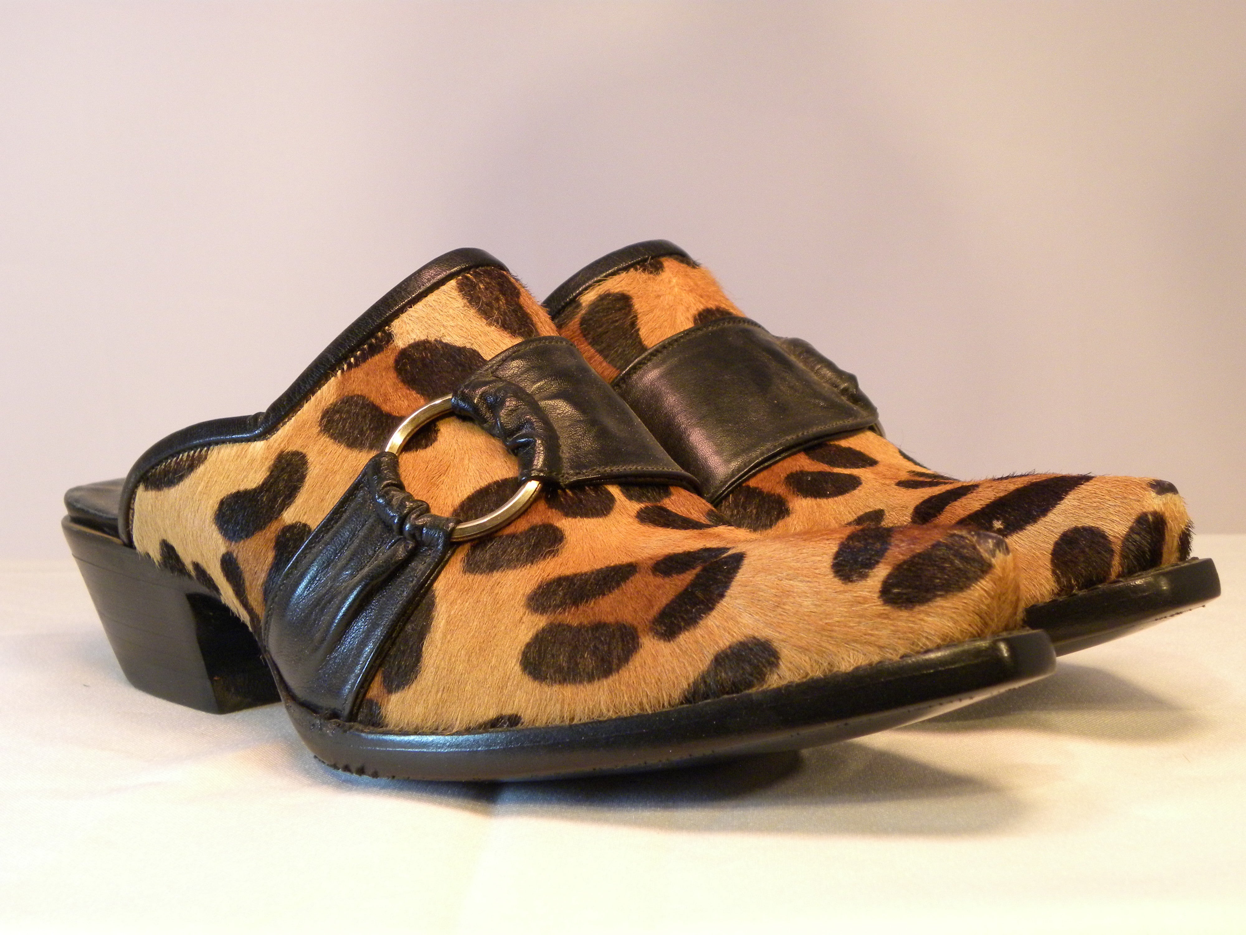 Sold Out Leopard W/Buckle Tres Outlaws Mule 1222